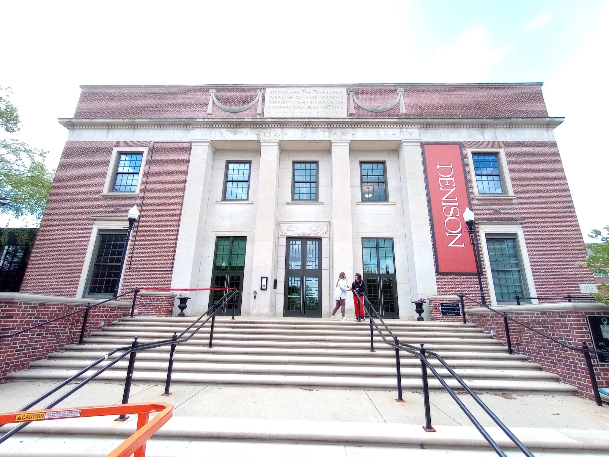 Wallscape of the Week: Banner Frame Classic Goes To The Library | Lind ...