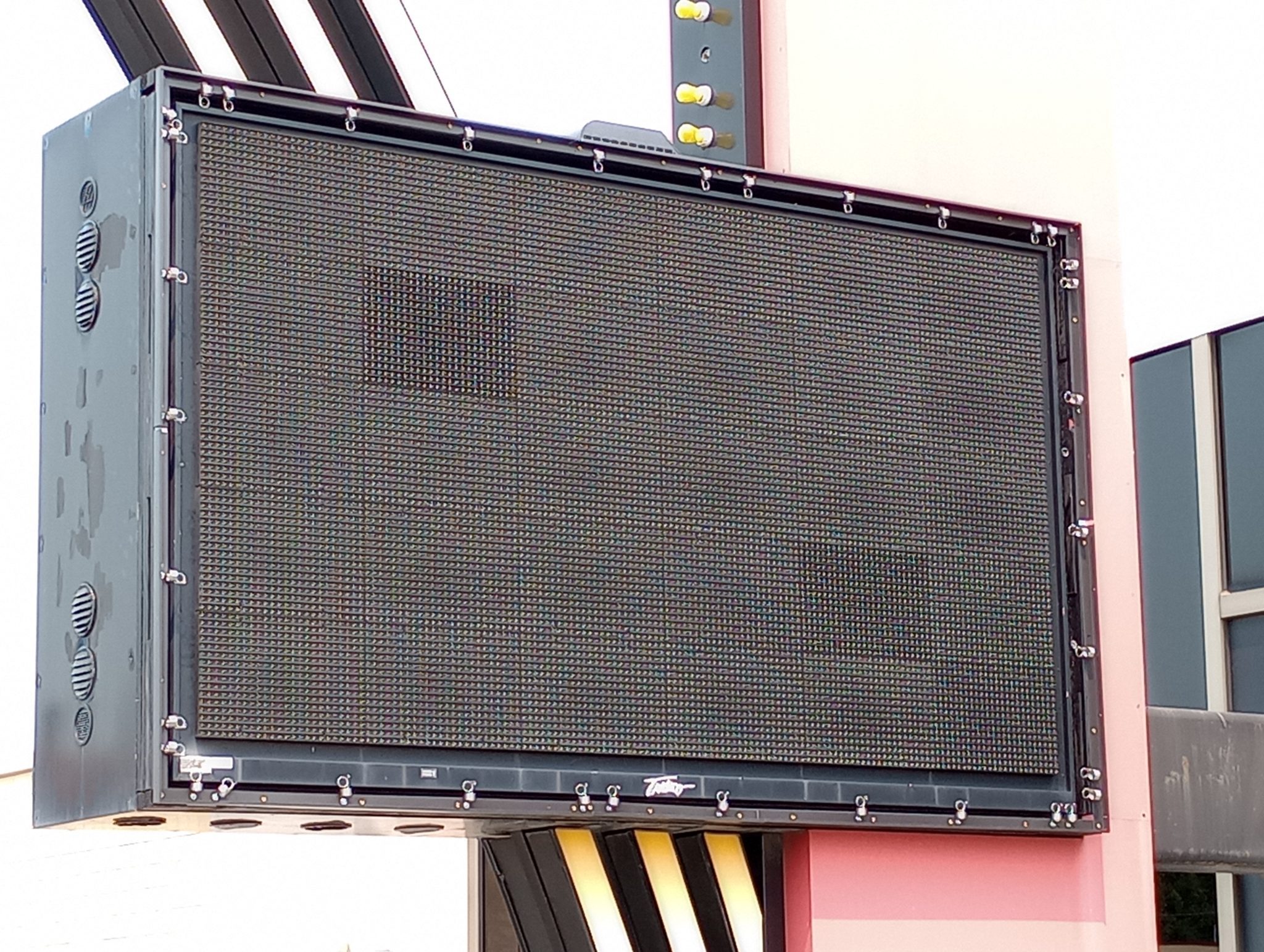 When A Digital Sign Goes Bad, It’s Time to Go Old School | Lind SignSpring