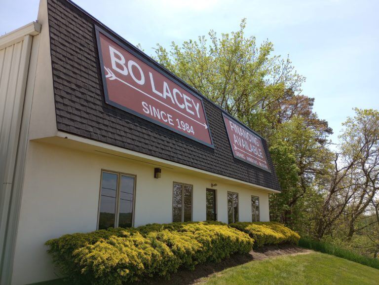 BannerFrame Classic Gets Shingles | Lind SignSpring